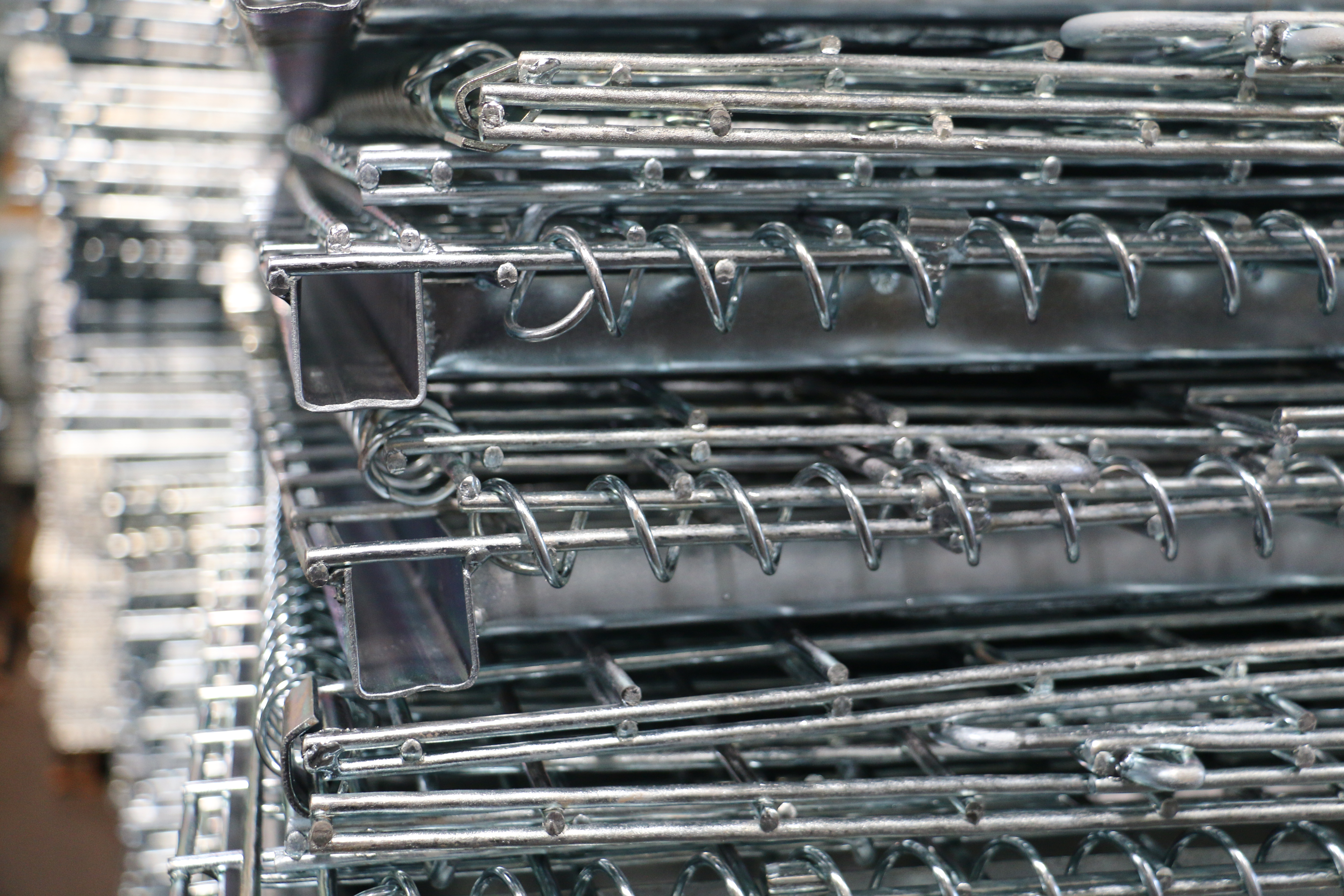 Durable Heavy Duty Wire Mesh Baskets Wire Mesh Pallet Containers With Lid